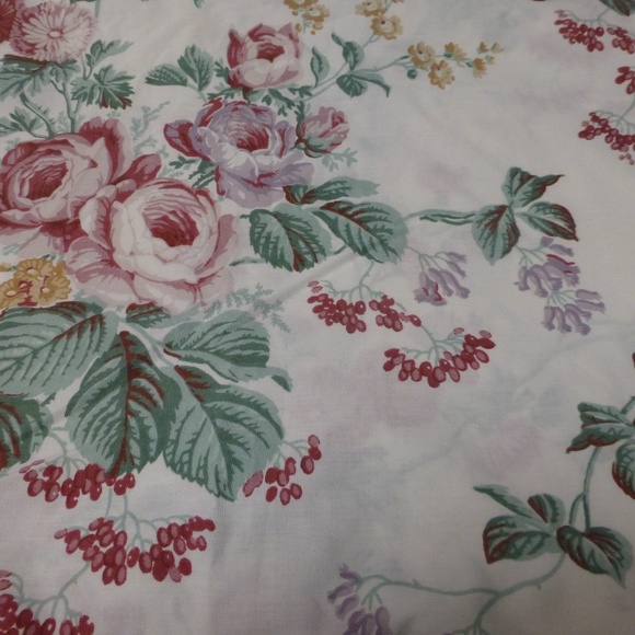 westpoint | Bedding | Westpoint Cabbage Roses Queen Flat Sheet | Poshmark